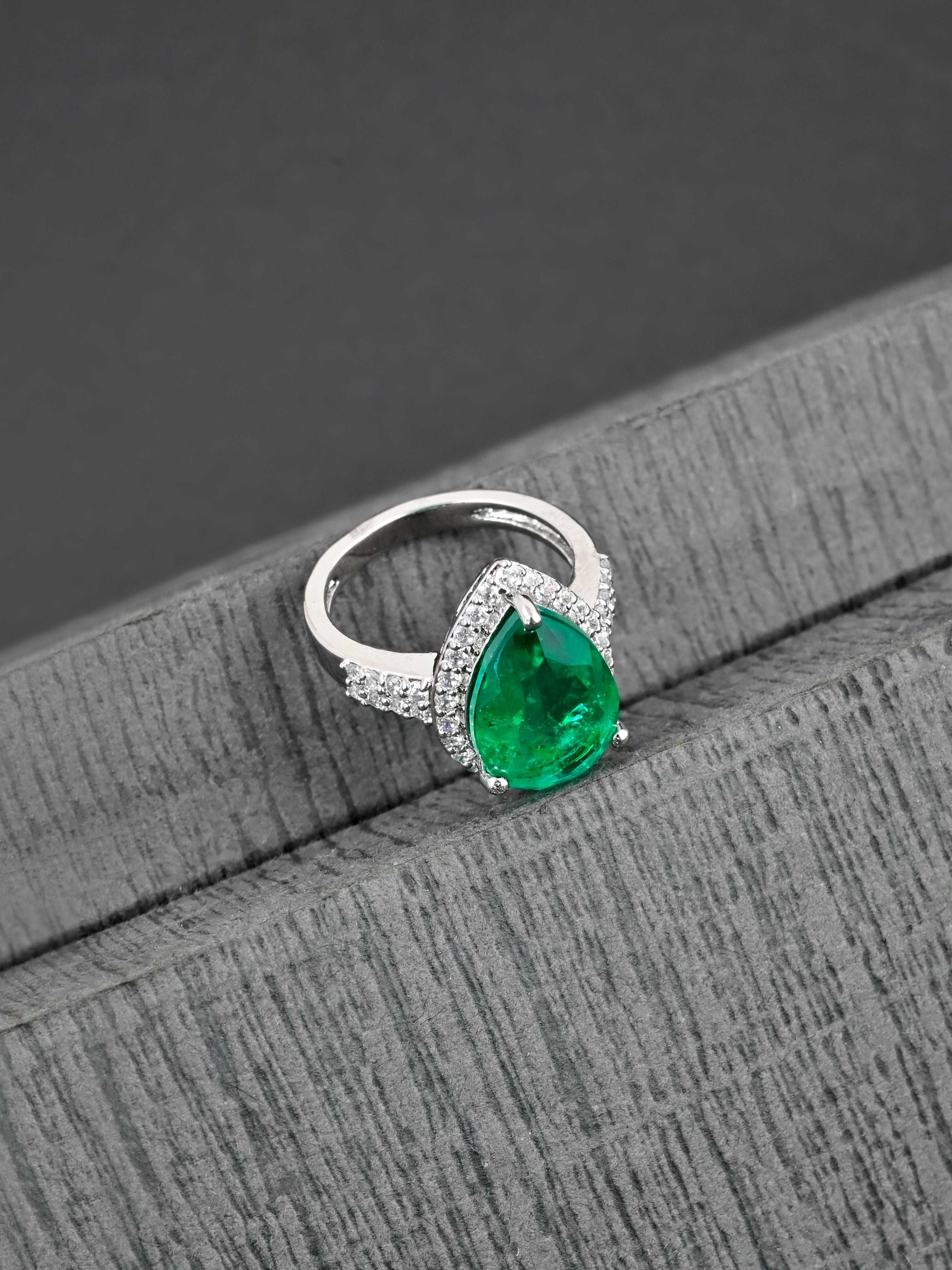 Buy Contemporary Colored Stone Cocktail Ring Online | Tistabene